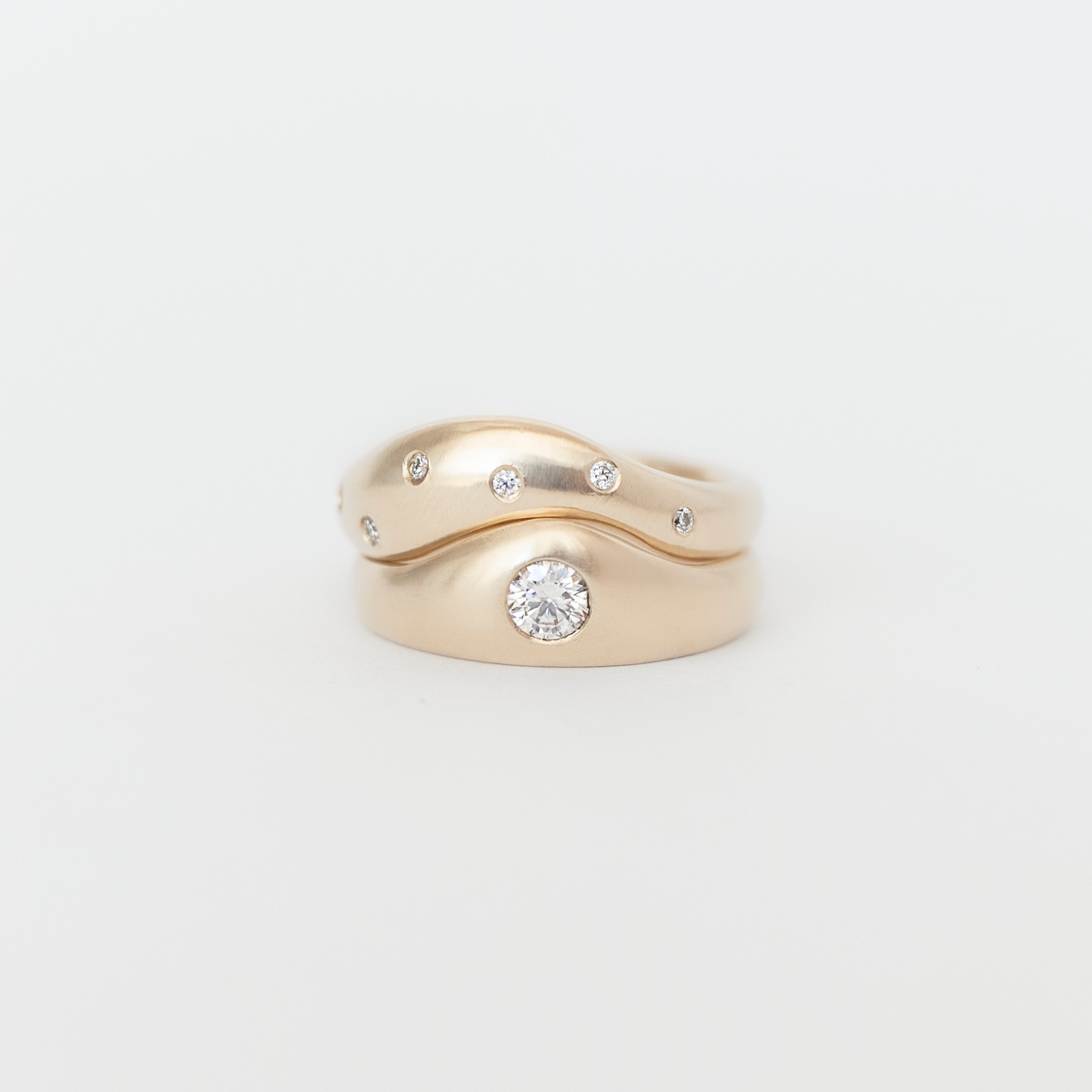 Aurore Une + Wave Constellation Stack Yellow Gold – Argent Silversmith