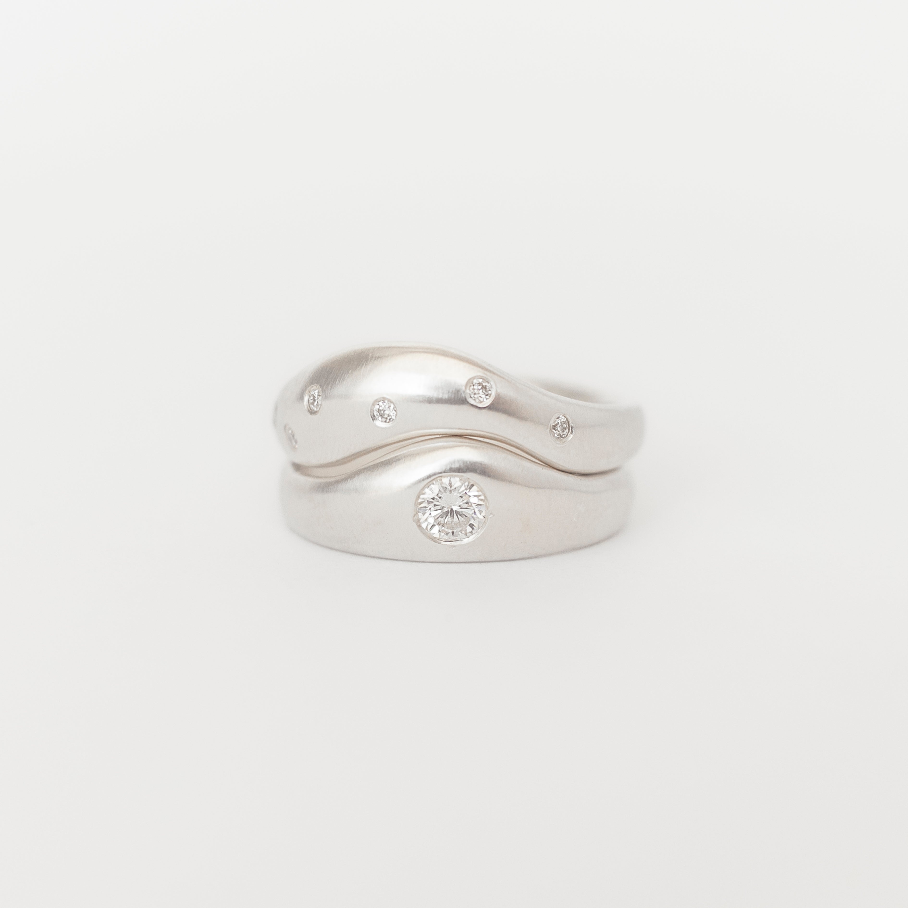 Aurore Une + Wave Constellation Stack White Gold – Argent Silversmith