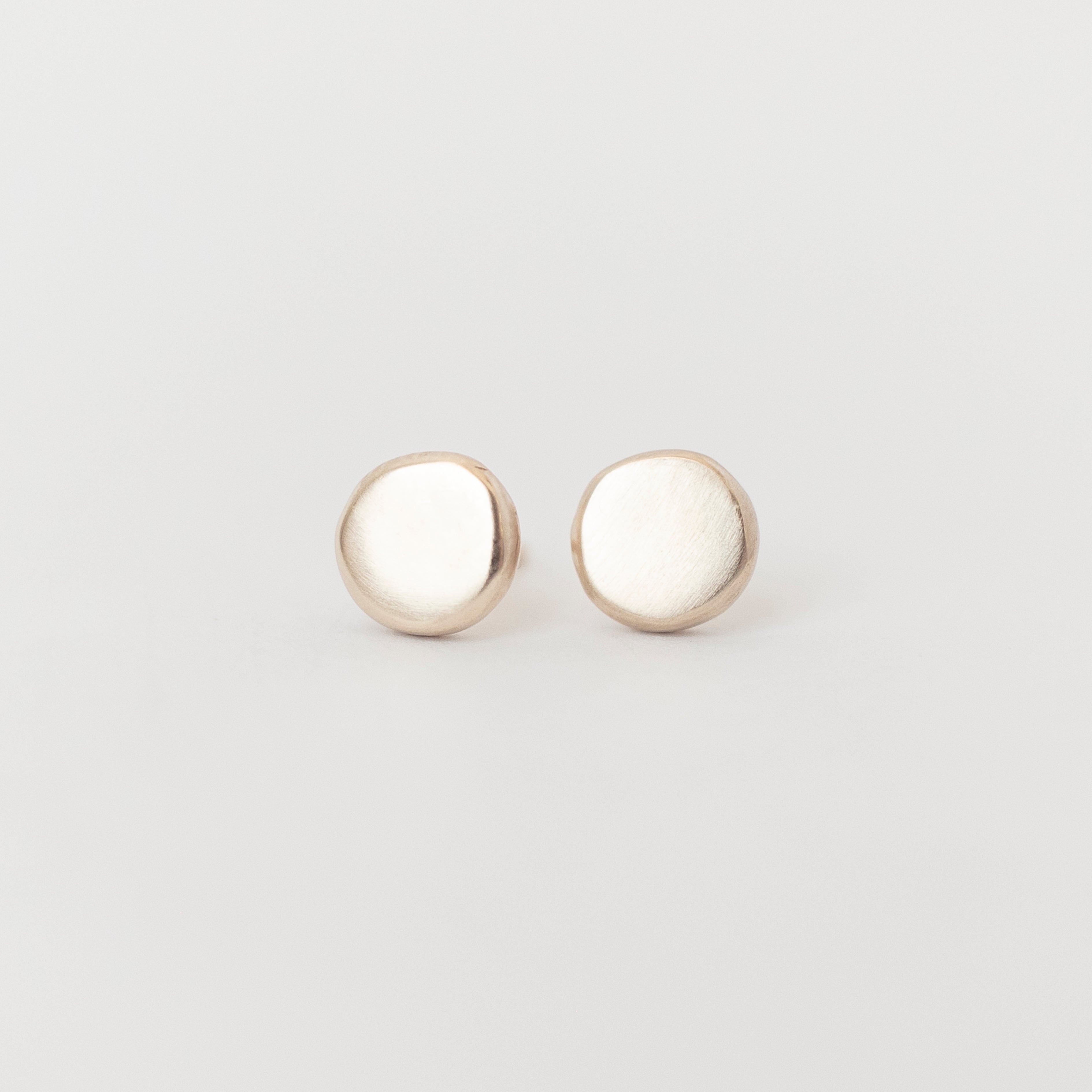 Lune Studs Yellow Gold – Argent Silversmith
