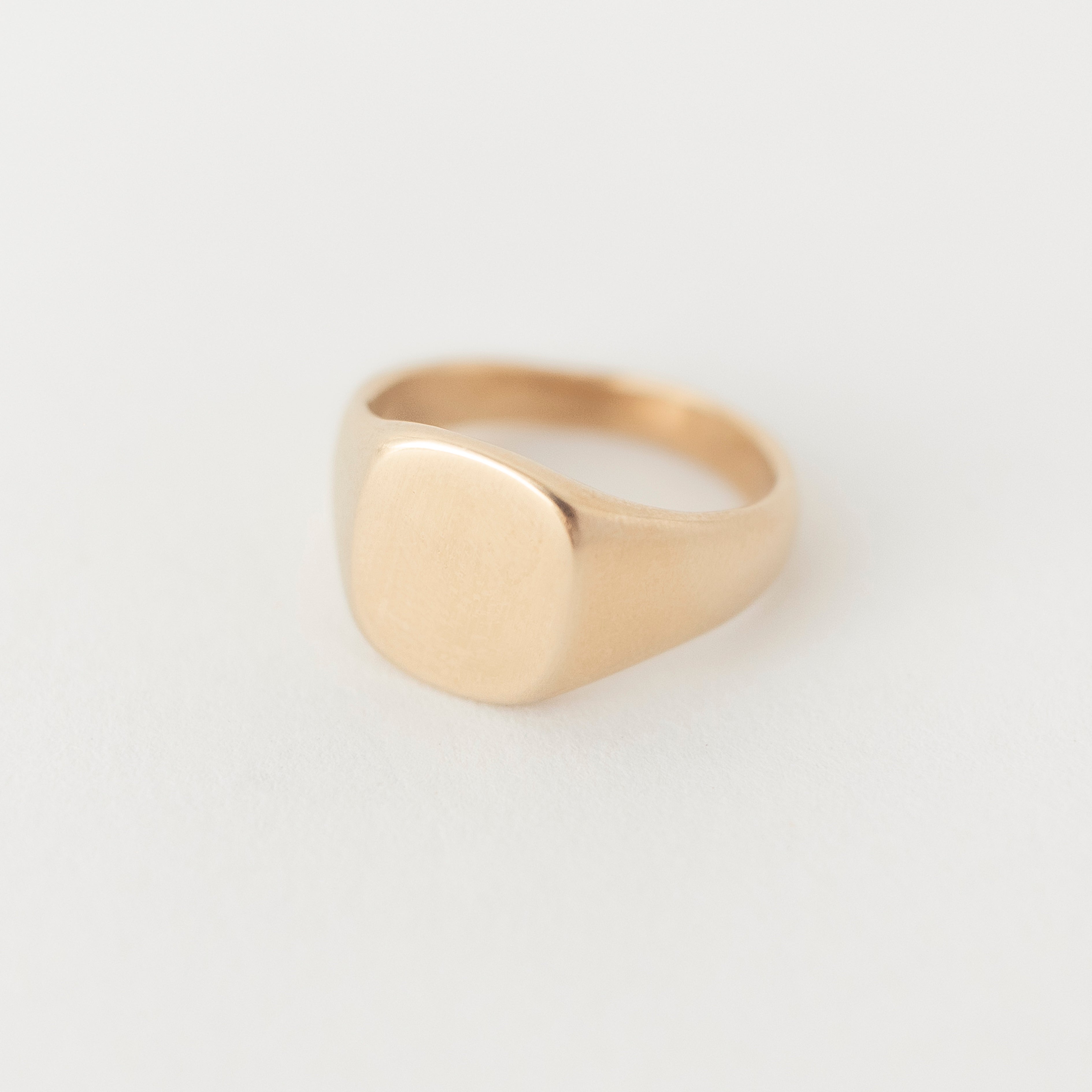 Nova Signet Mini Yellow Gold – Argent Silversmith