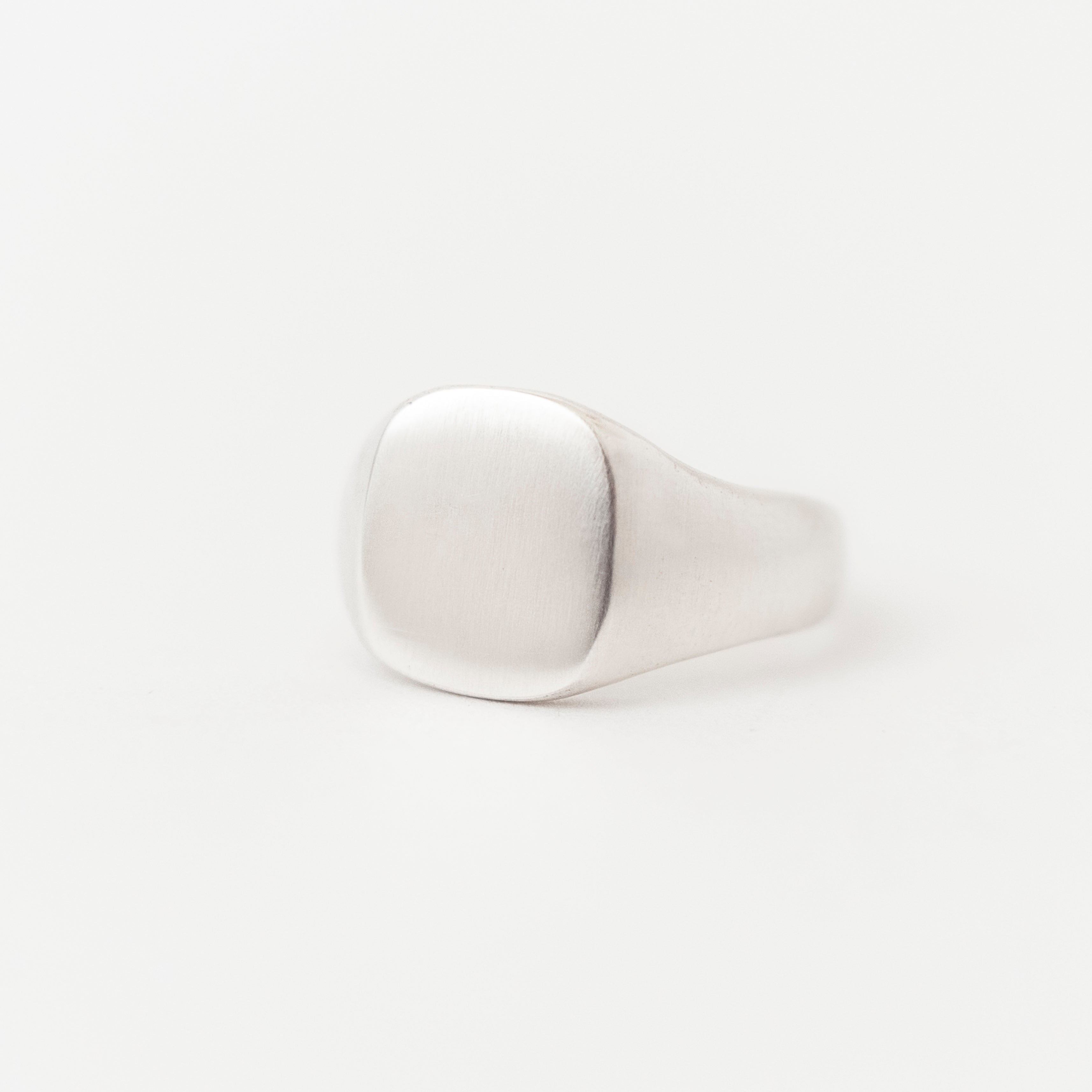 Nova Signet Mini White Gold – Argent Silversmith